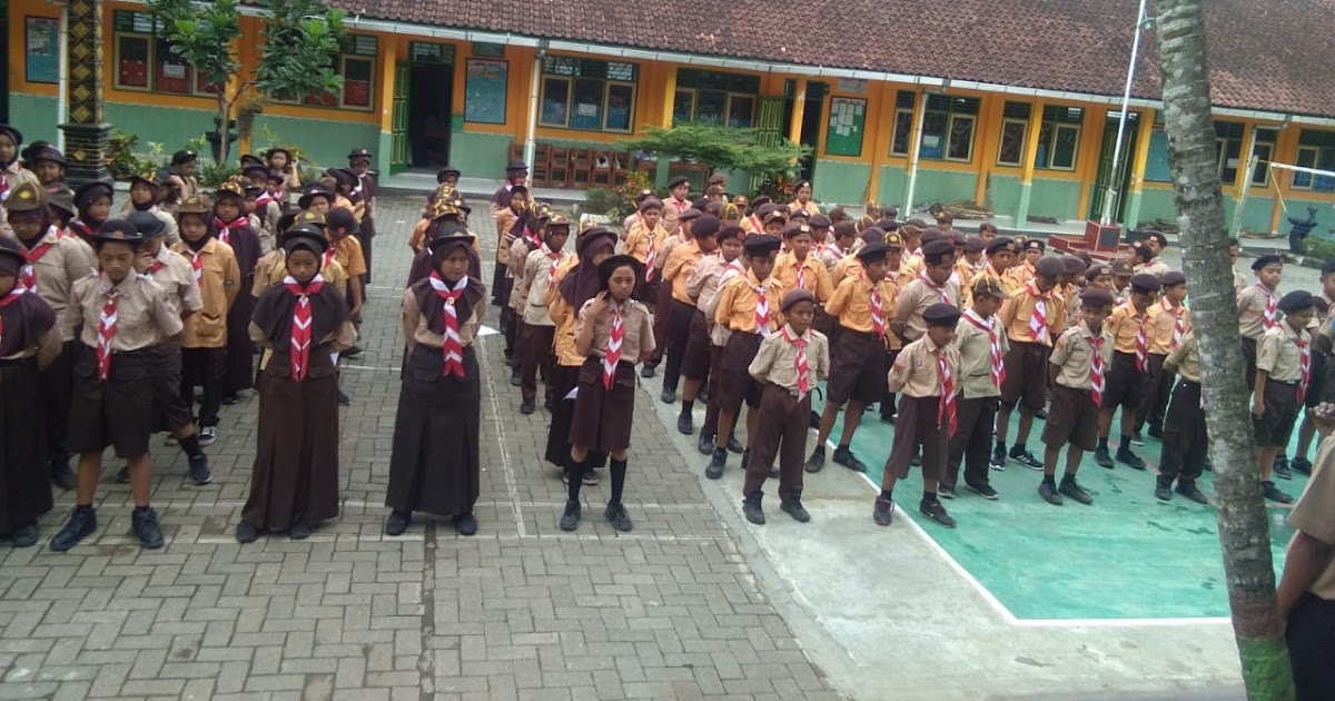 Upacara Pembukaan Perkemahan Pramuka SD Negeri Borobudur 1