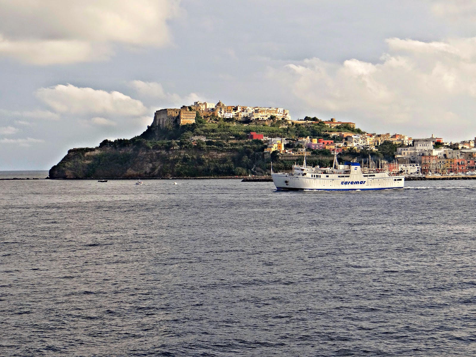 Travelblogger: Utazási élménybeszámolók. : Ischia a zöld sziget