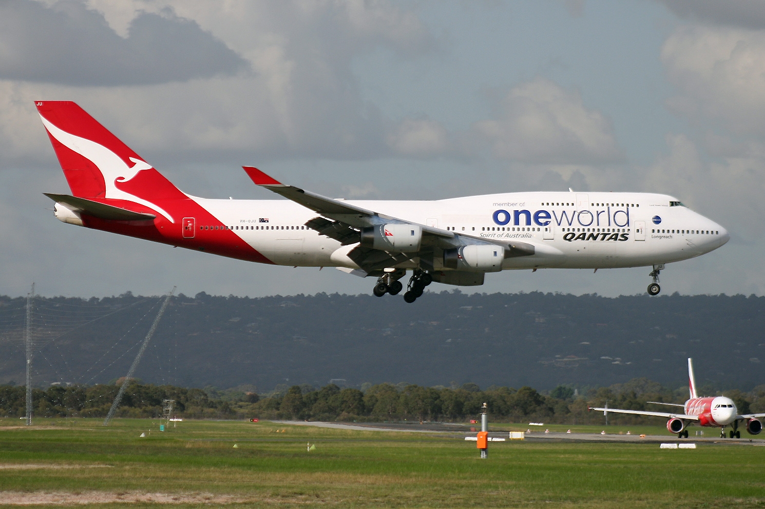 Perth Airport Spotter's Blog: Qantas 747-438 VH-OJU QF63 16th June 2011