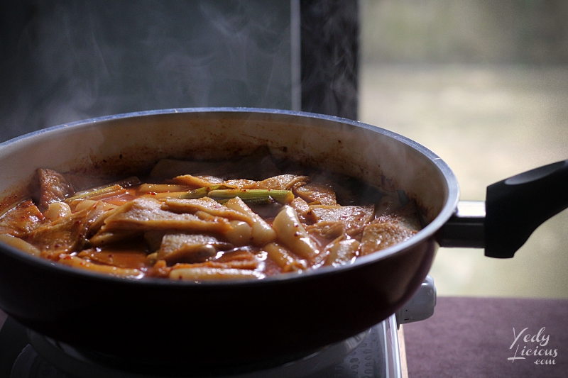 How To Cook Tteokbokki 떡볶이 [Toppokki / Dukbokki] Easy Korean Spicy Rice ...