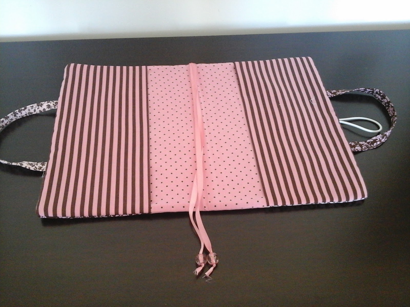 Unindo Trapinhos....e fazendo arte.......: Capa de livro em patchwork Unindo Trapinhos....e fazendo arte.......: Capa de livro em patchwork