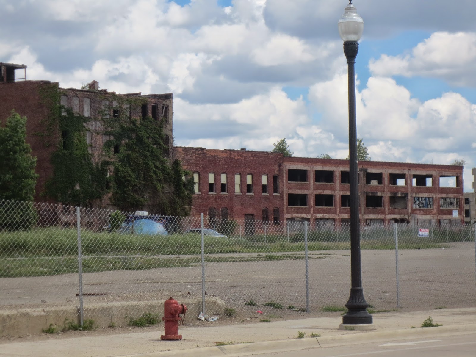 Detroit's post apocalyptic wasteland. Where have all the people gone ...
