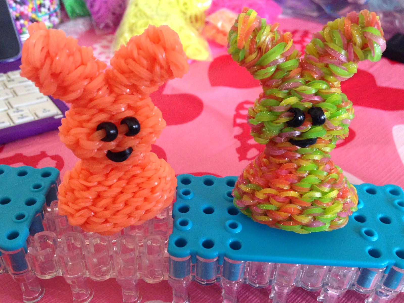 Outside the Box: Crafty Reviews 3600 Piece Glow-in-the-Dark Loom Bands