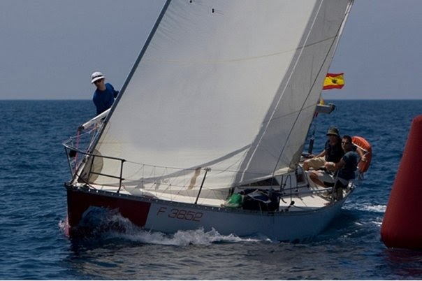 EL VELERO ARKITEKTONIKA: EL CASCO