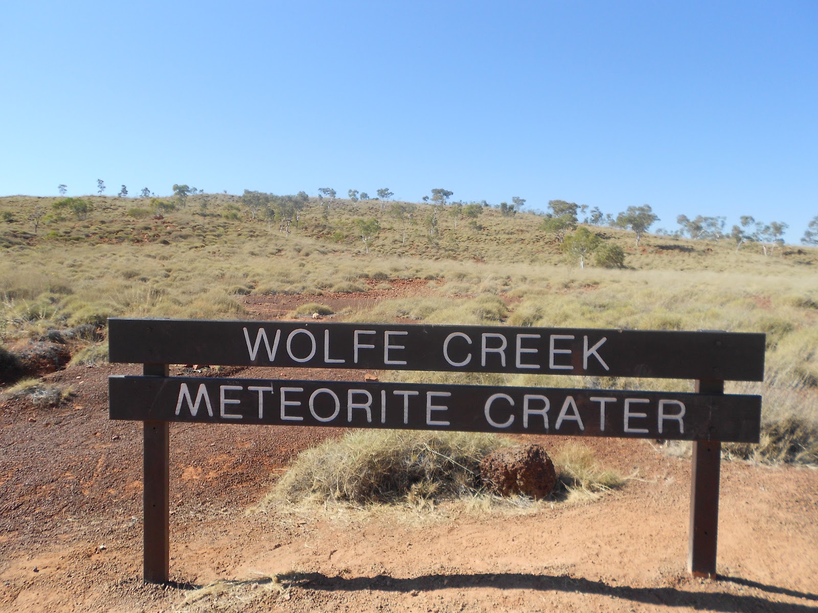Outback Tracks Travel Blog: Wolfe Creek Meteorite Crater & Halls Creek