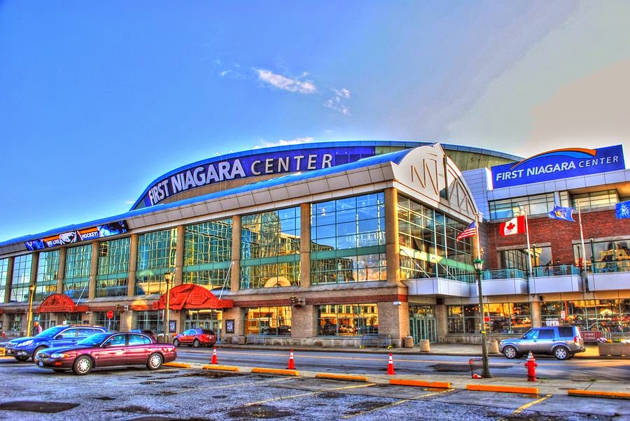 Hip Tour: 2015/04/18: First Niagara Center - Buffalo, NY