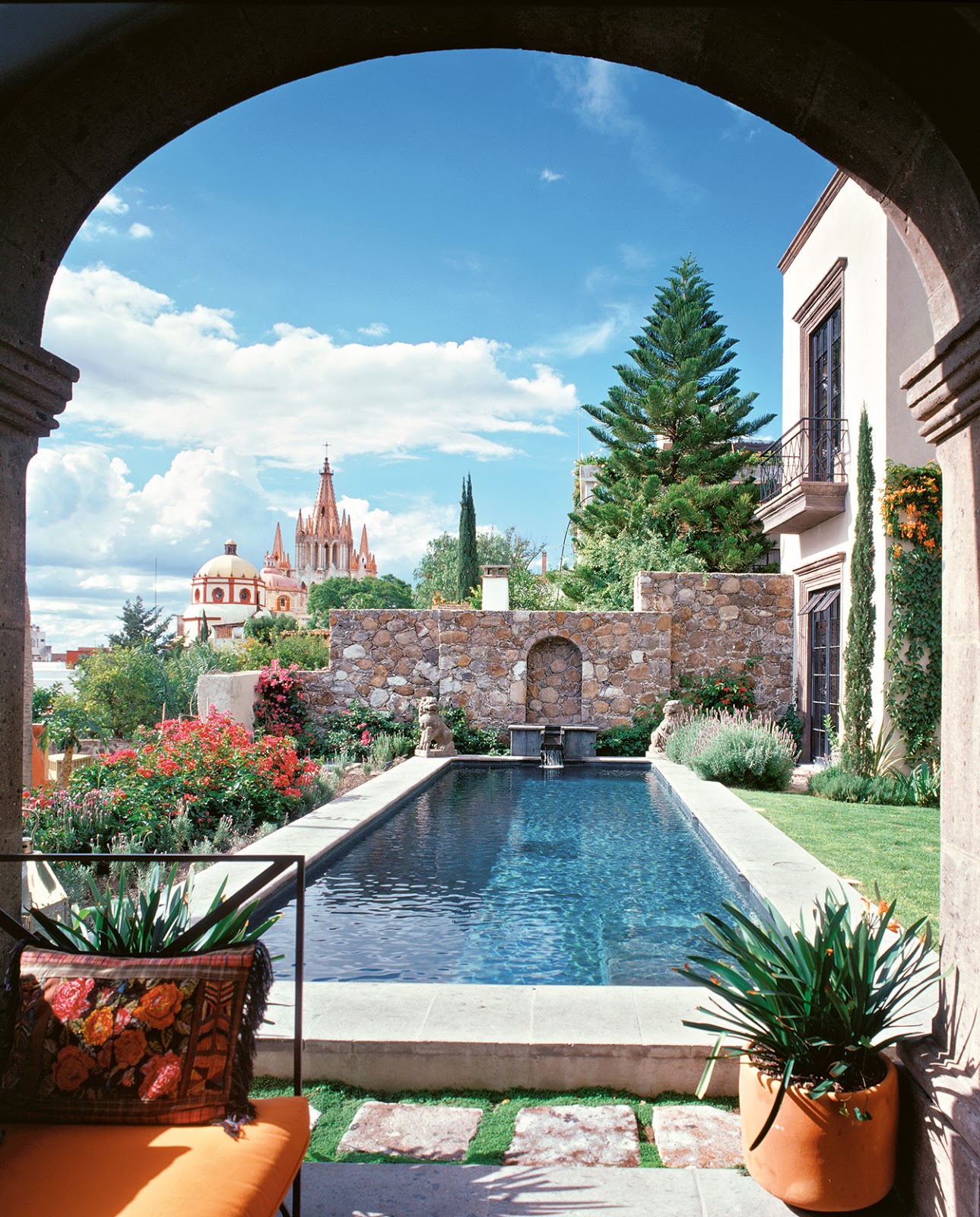 Splendid Sass: SPLASH: THE ART OF THE SWIMMING POOL