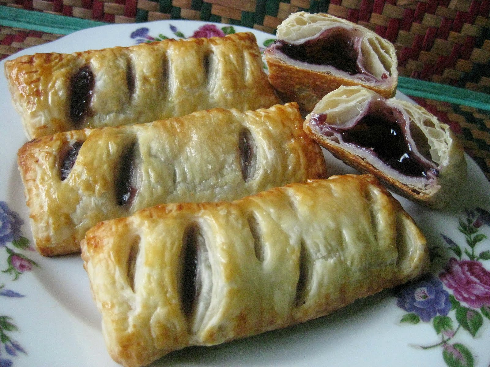 RESEPI NENNIE KHUZAIFAH: Puff blueberry ~ simple n enaknya..