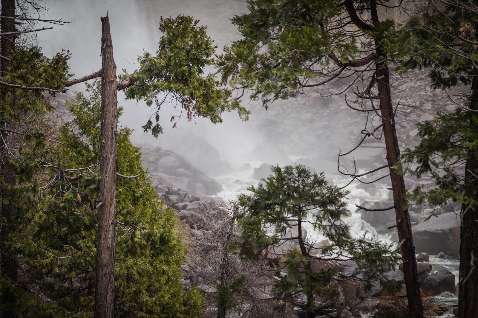 Hiking to Vernal and Nevada Falls in Yosemite - Explore the World with ...