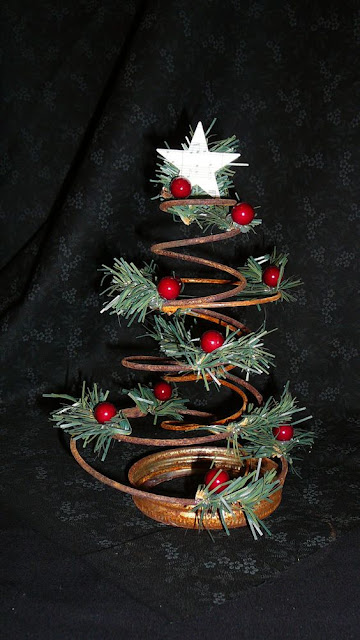 Cozy Creek VIntage Primitives: DIY Rusty Bedspring Christmas Tree
