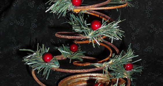 Cozy Creek VIntage Primitives: DIY Rusty Bedspring Christmas Tree