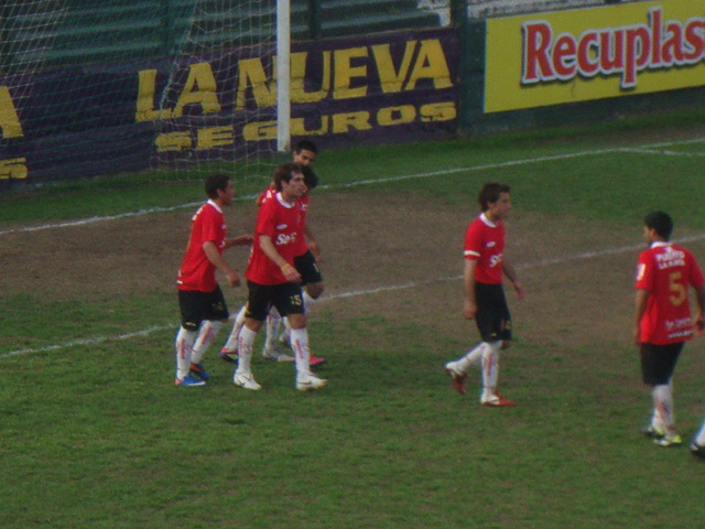 Revista Tribuna Roja: Defensores trajo un punto valioso de la cancha de ...