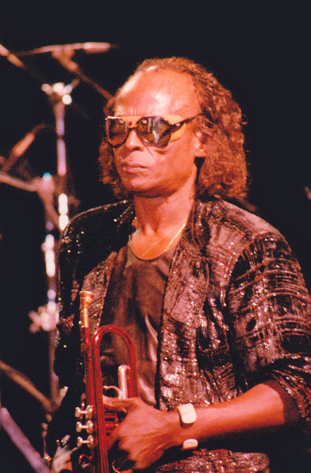 NOTICIAS Y EFEMERIDES MUSICALES Y DEL CINE: MILES DAVIS, UN 28 DE ...