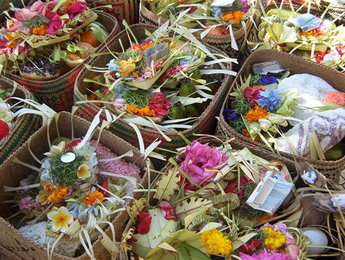 Radheyasuta: Sejarah Banten di Bali dan Aspek Upacara Hindu