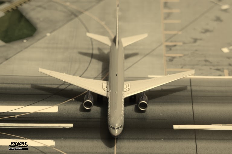 BHTXWmb: 模型分享 1:200 Boeing757-200 N592UA(Battleship Grey)火箭客機