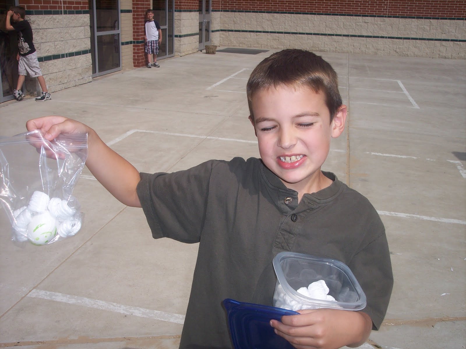 Mrs. Shaw's 2nd Grade Class : Humpty Dumpty Egg Drop Experiment!