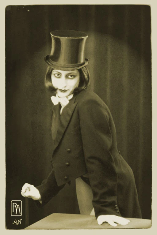 Retro Atelier | Ritorno al fascino che fù | Tutt'Art@ | Pittura ...