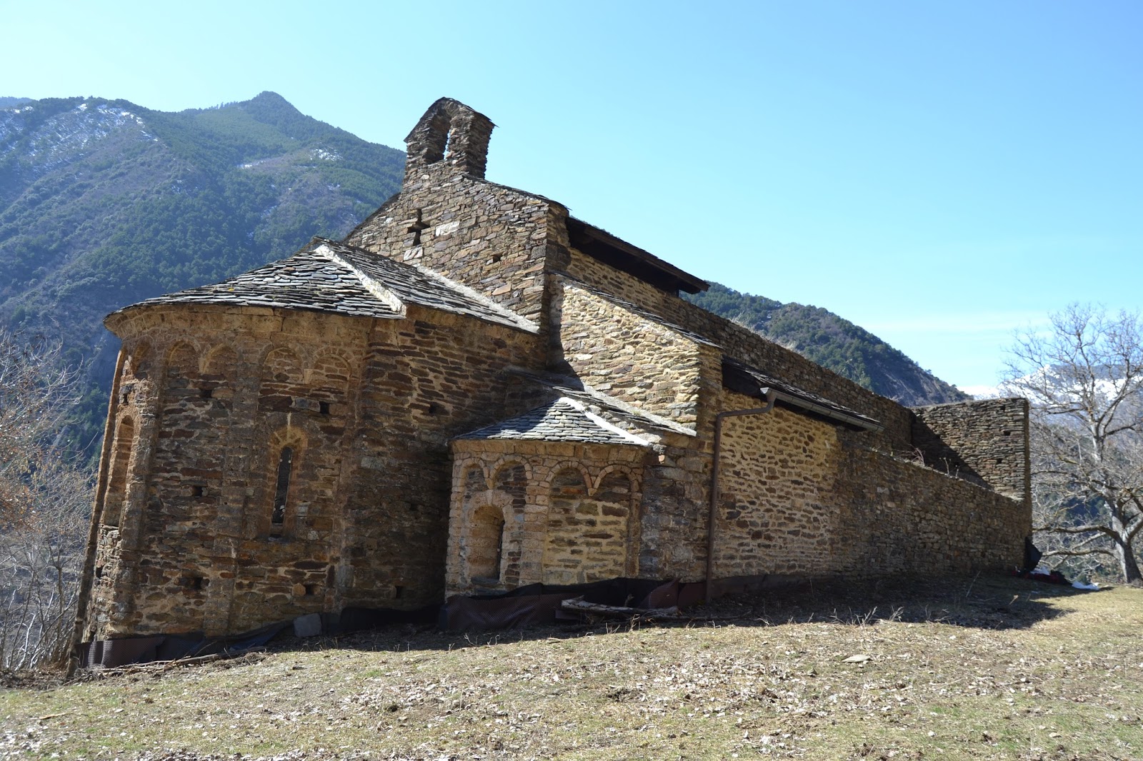 TROGLODITISME: ELS EREMITORIS DEL BURGAL. (ESCALÓ) LA GUINGUETA D’ÀNEU ...