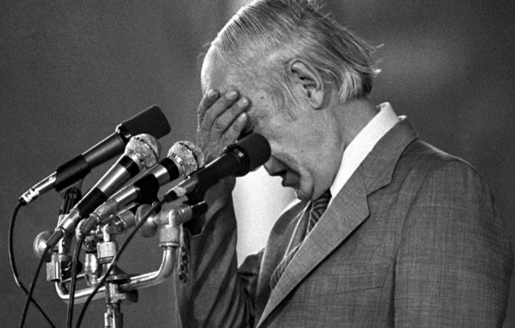 Rosemots: Peuple à genoux, attends ta délivrance