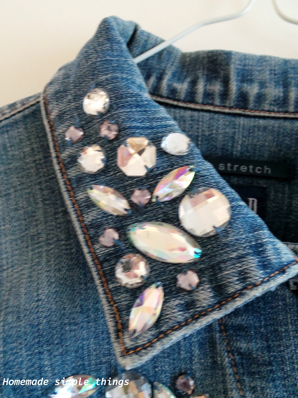 Homemade simple things: Veste en jean avec des strass (Denim jacket ...