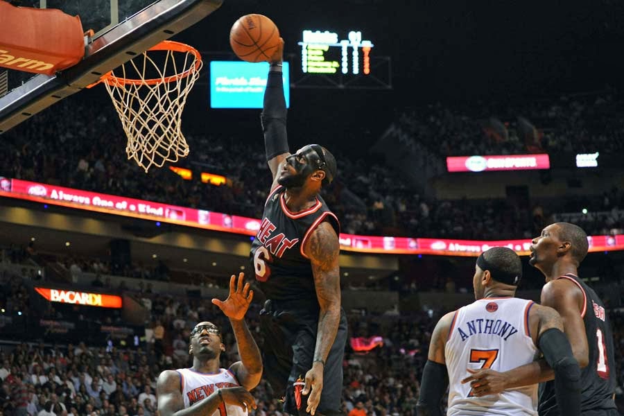 Lebron James Mask Dunk HD Wall Wallpapers - HD Wall Wallpapers