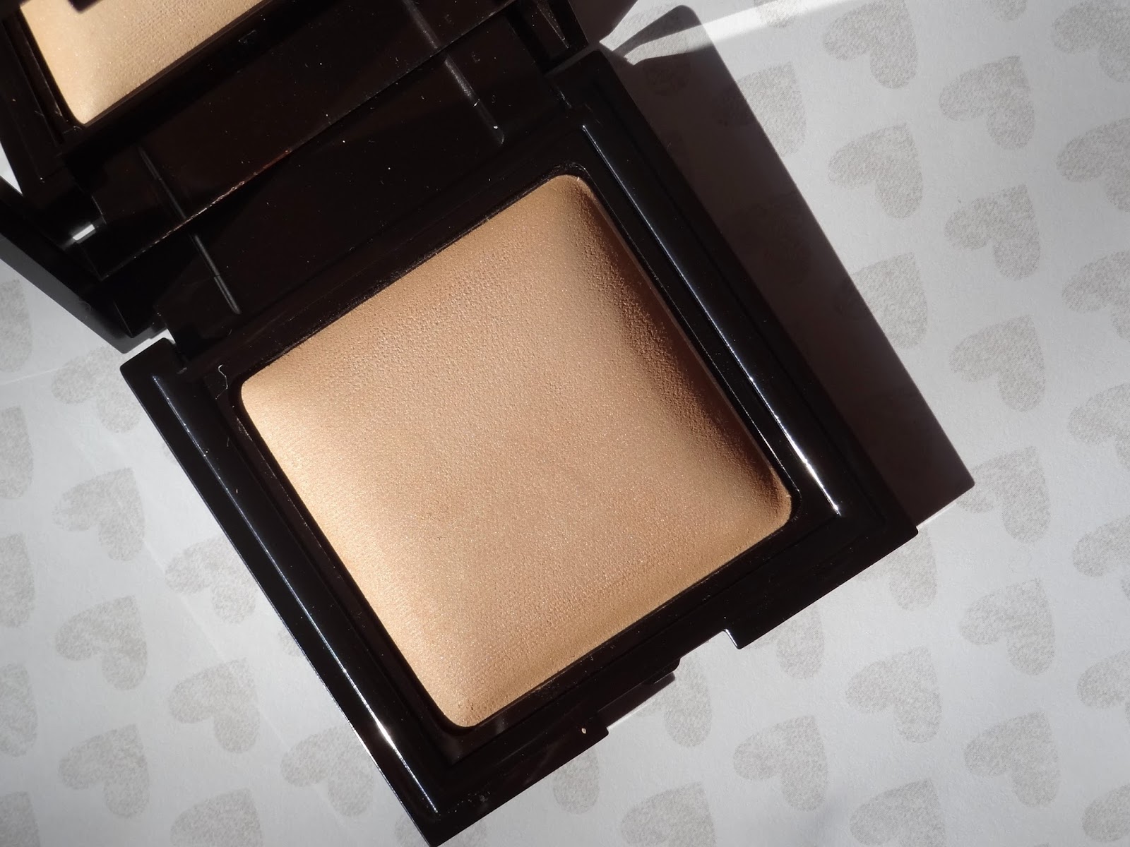 Makeup, Beauty and More: Laura Mercier Candleglow Sheer Perfecting Powder