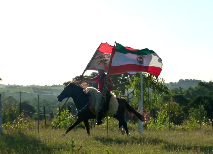 El Magazin de Merlo: El GRINGO JINETE Wolfgang Kruger y su esposa ...