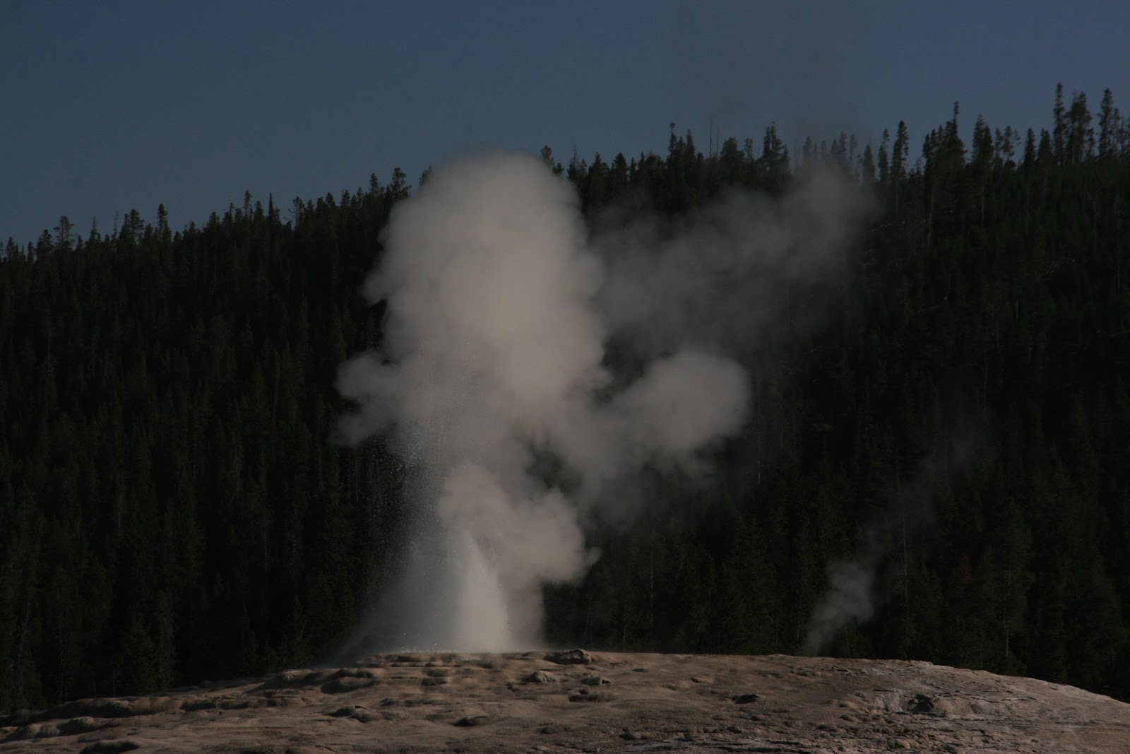Aventures familiars a l'Amèrica del Nord: Els guèisers
