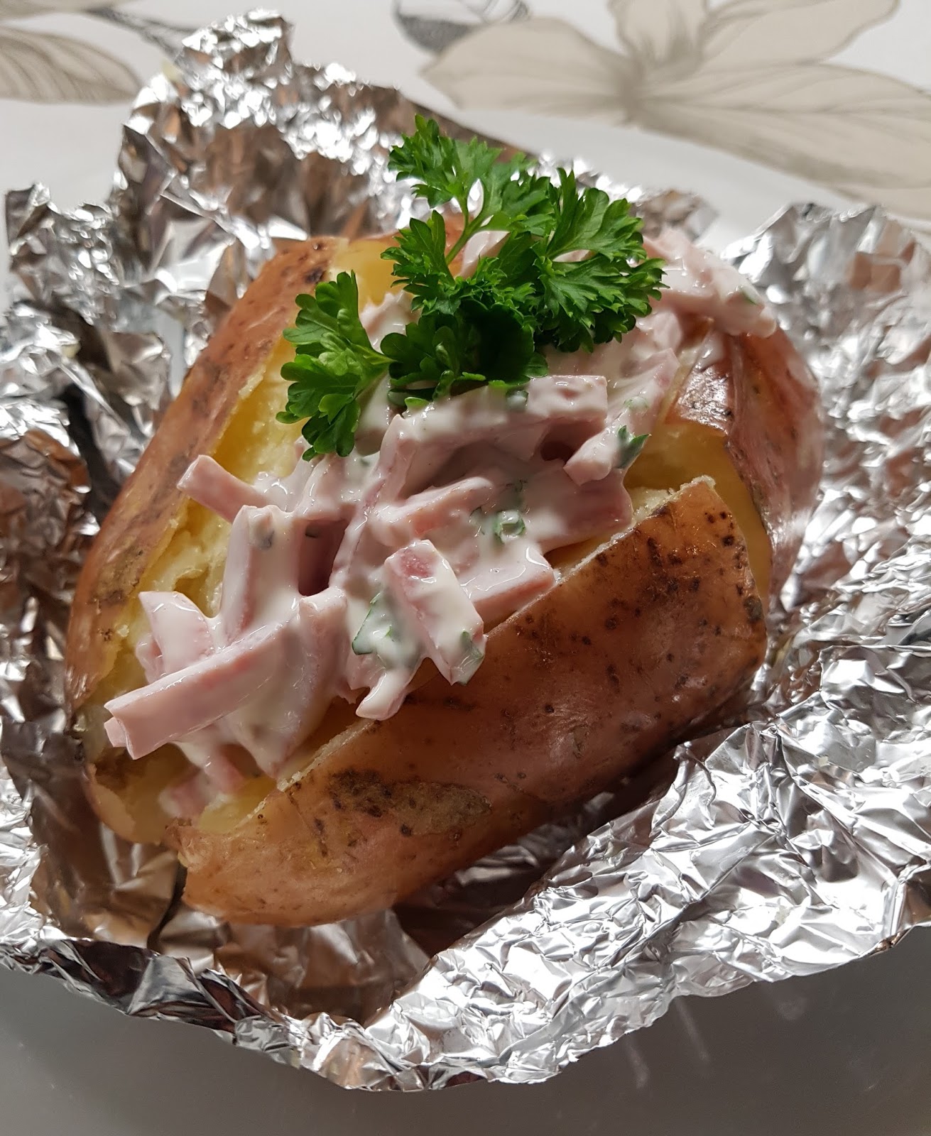 Ruusu-unelmia ja villasukkia: Uuniperunat kahdella täytteellä