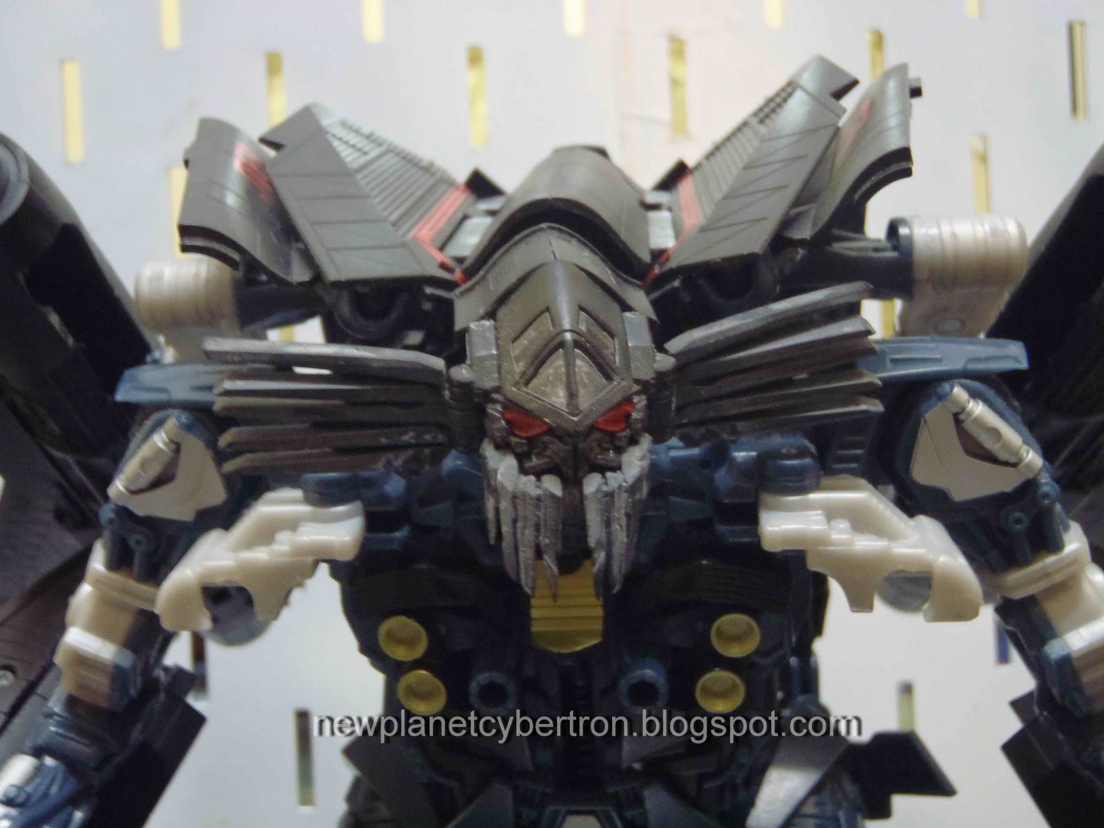 New Planet Cybertron: Transformers Review: Jetfire (ROTF Leader)