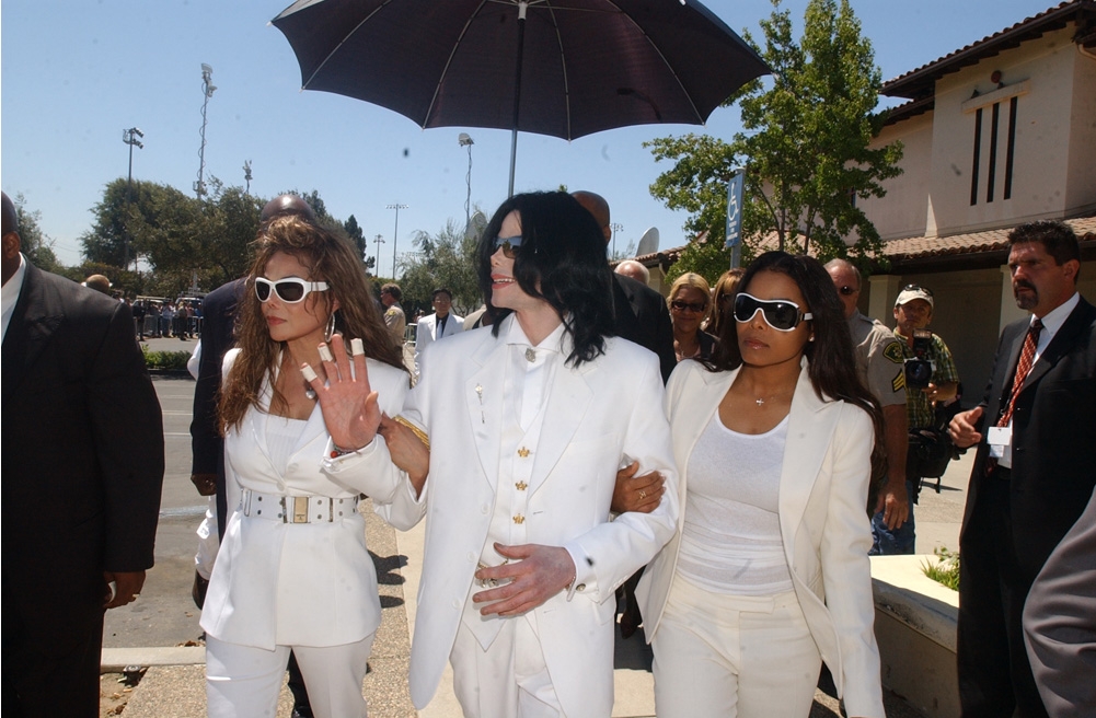 [FOTOS] Michael Jackson apresentação ao tribunal de Santa Maria ...