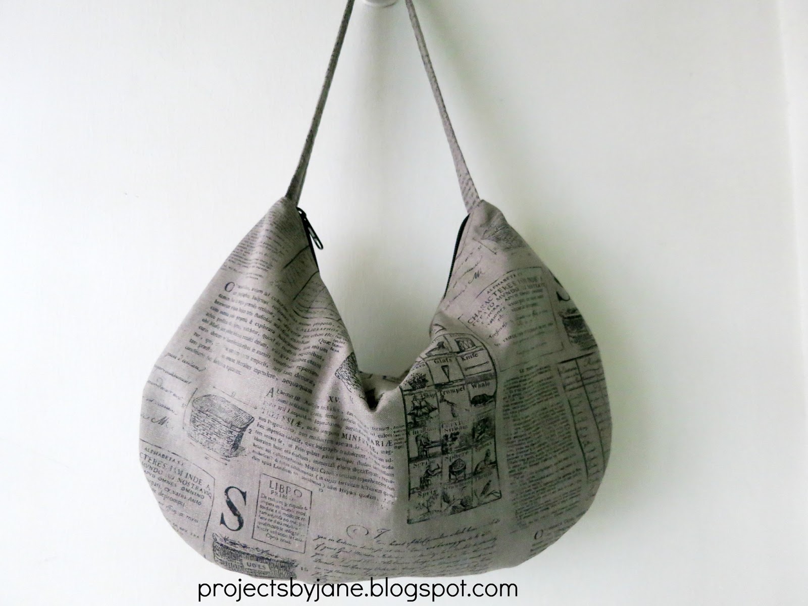 2 Curvy Zippy Bags | Projects by Jane
