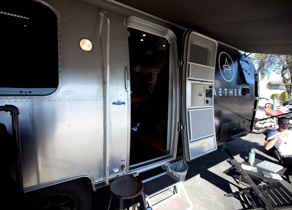 Amazing Clothing Store on Wheels | sawpedia