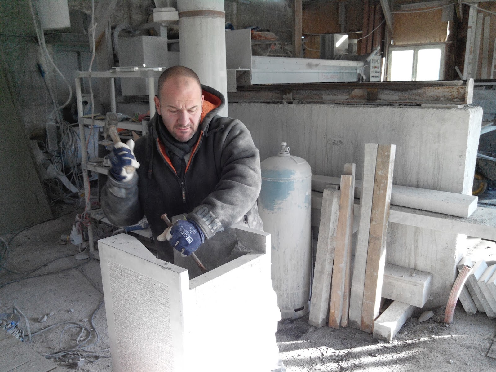 L'artisan tailleur de pierres naturelles