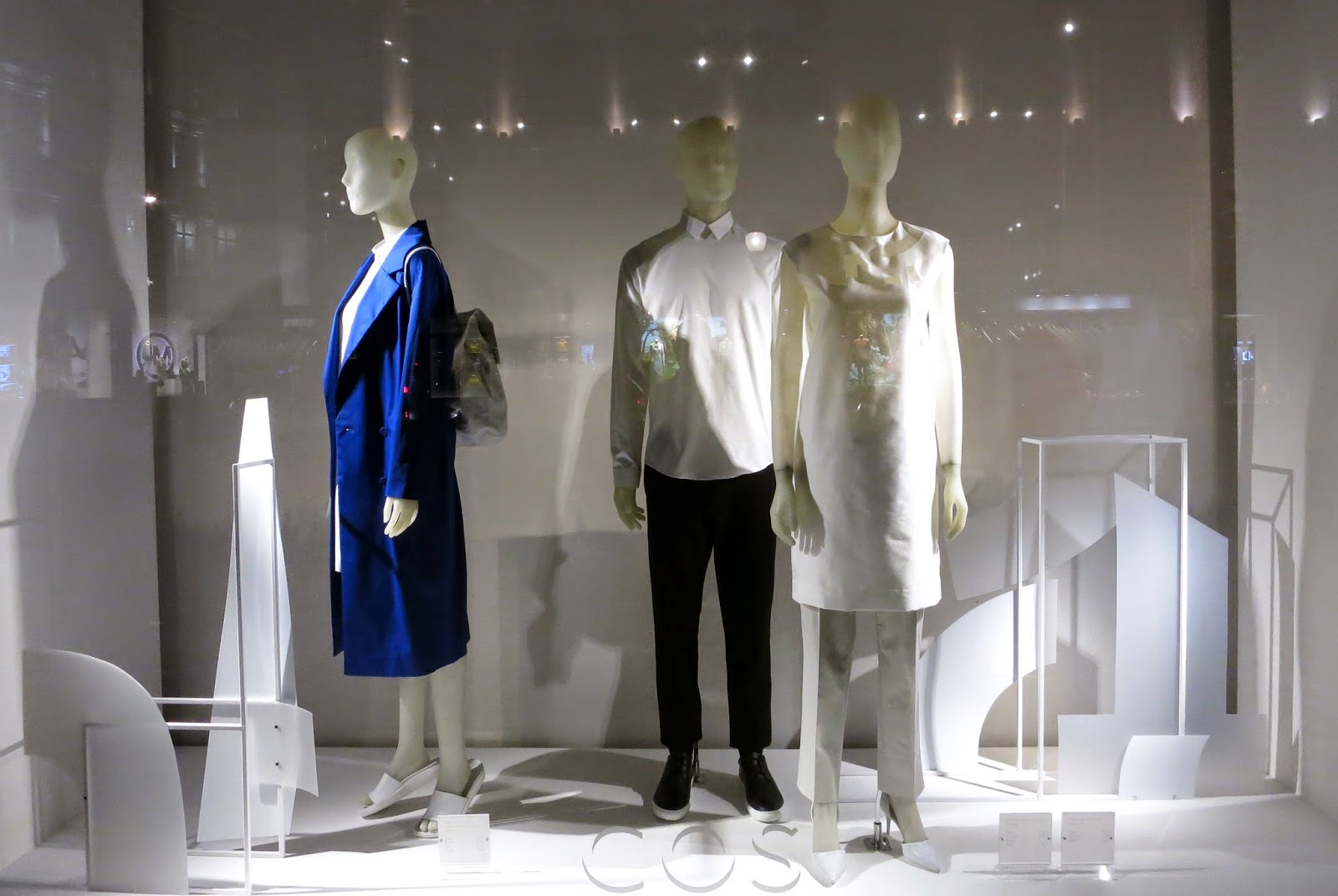 RetailStoreWindows.com: Cos, London