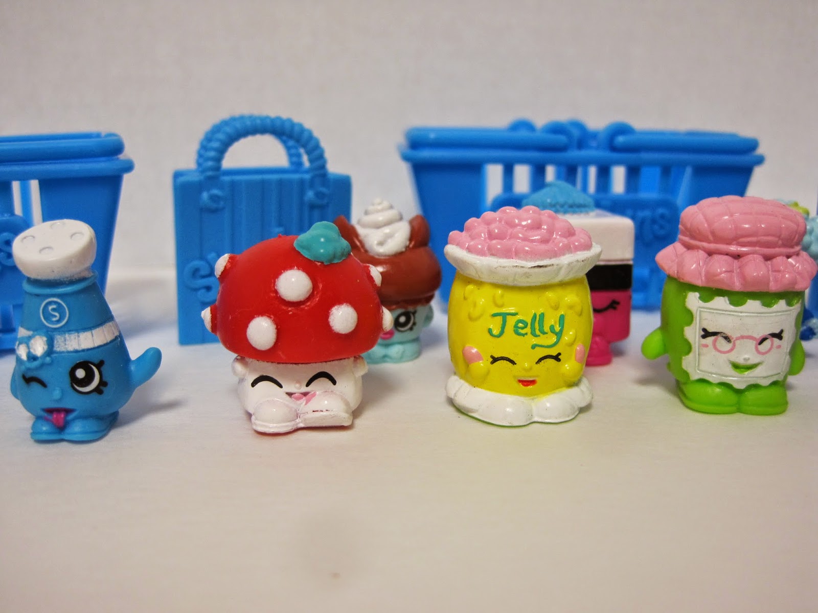 Never Grow Up: A Mom's Guide to Dolls and More: Shopkins Review