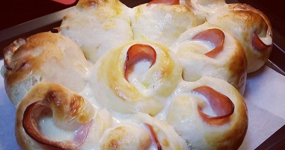 The Baking Biatch || by Cynthia Lim: Ham and Cheese Rose Buns