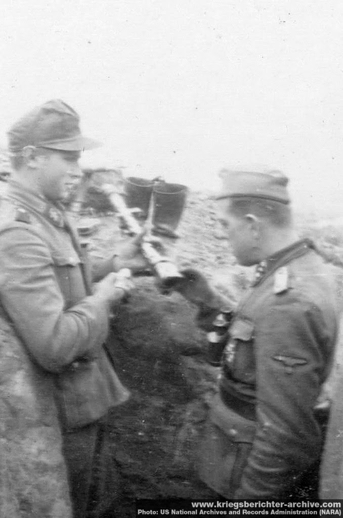 NASIONAL SOSIALIS INDONESIA: Foto-Foto SS-Kriegsberichter August Ahrens