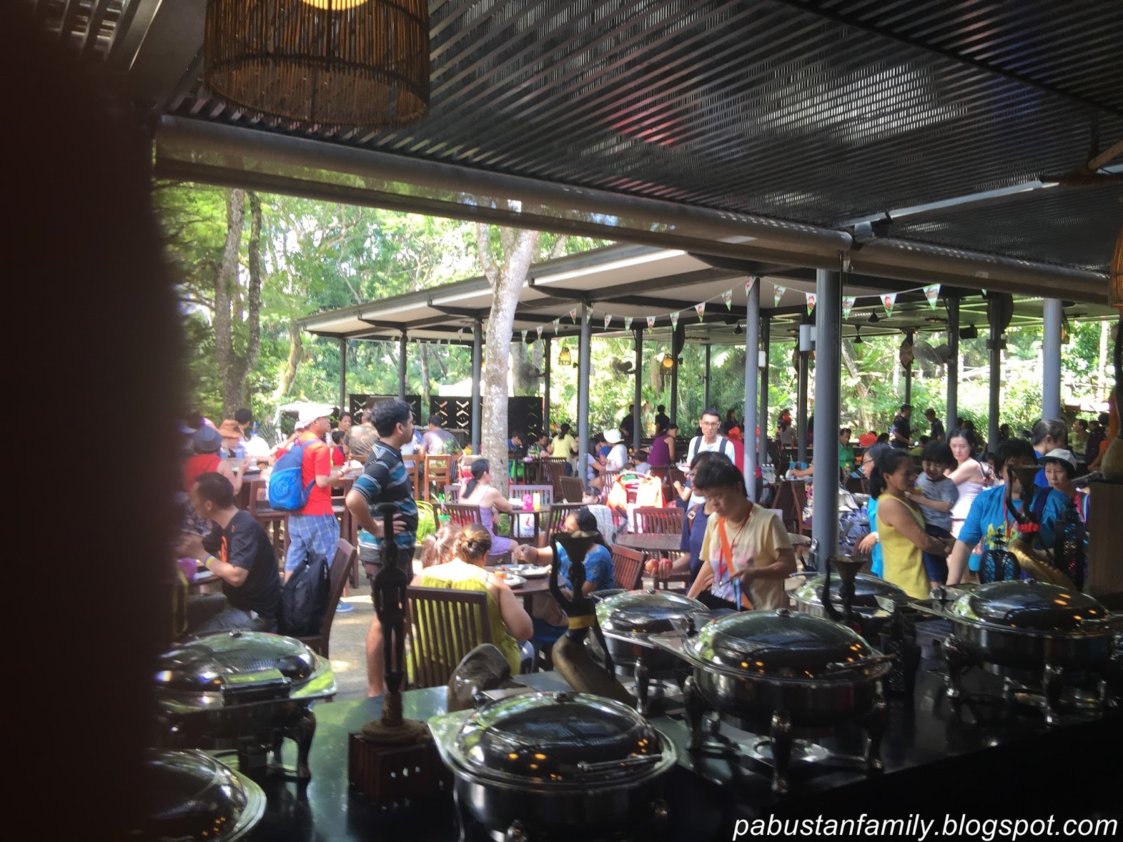 Family Travelogue: Ah Meng Restaurant Singapore Zoo/ Family Travelogue ...