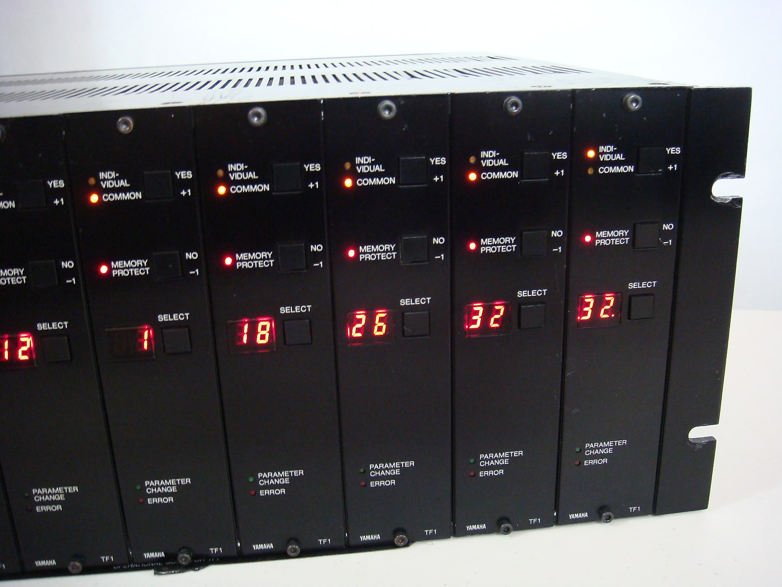 MATRIXSYNTH: Yamaha TX816 FM Synthesizer - 8 DX7's in a Rack