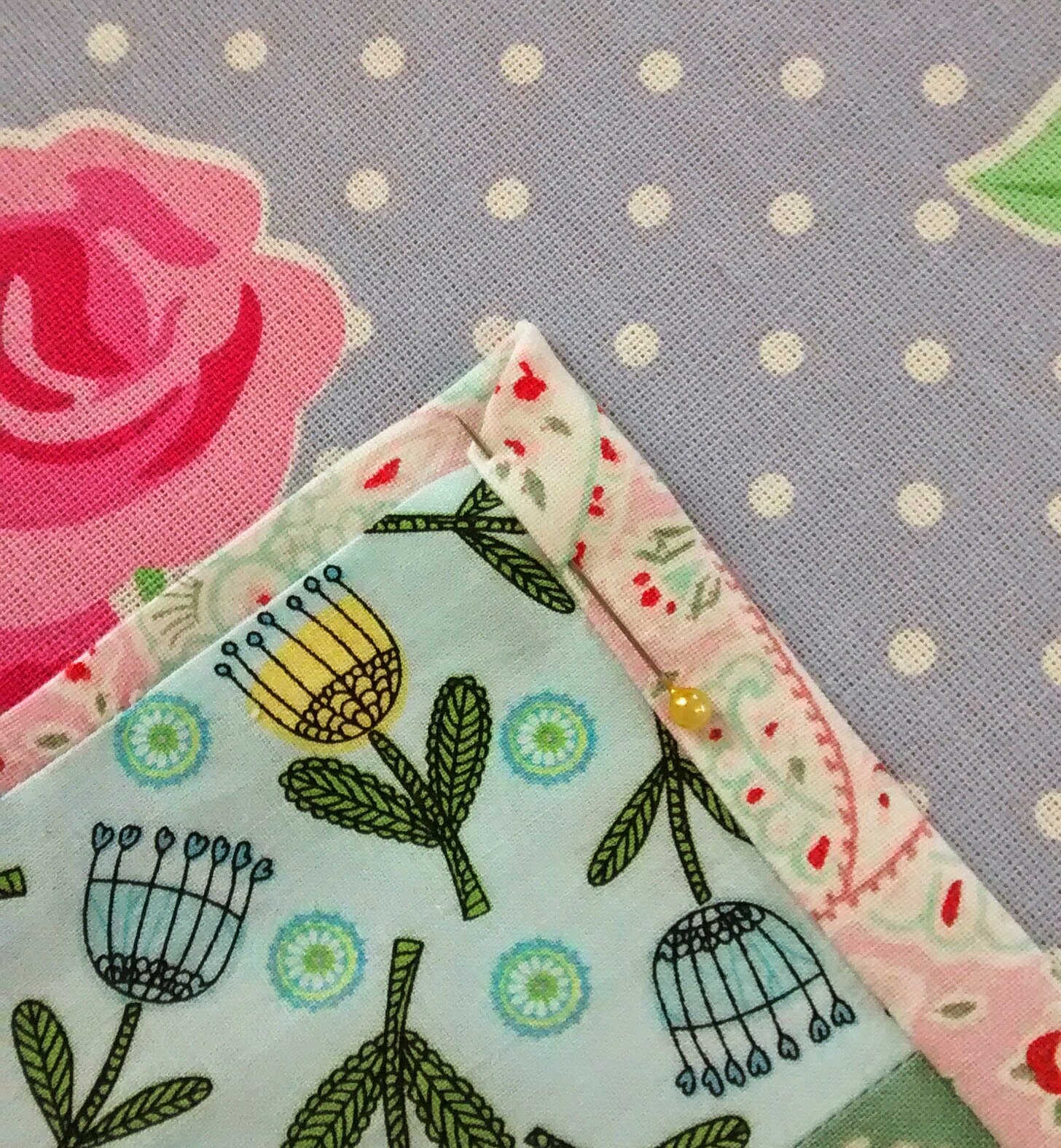 English Rose: Padded Table Runner
