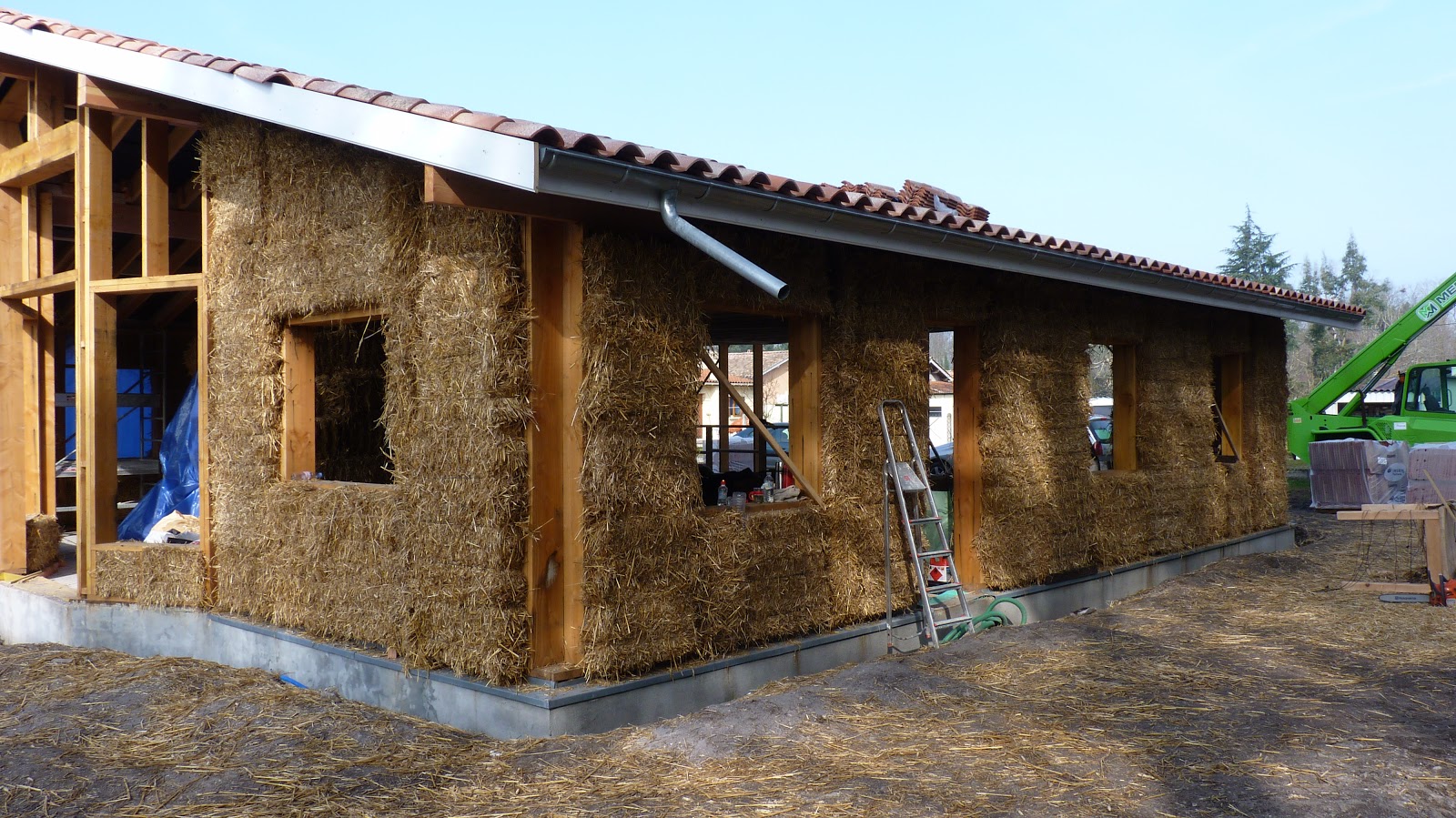 Si près de l'horizon: Maison paille