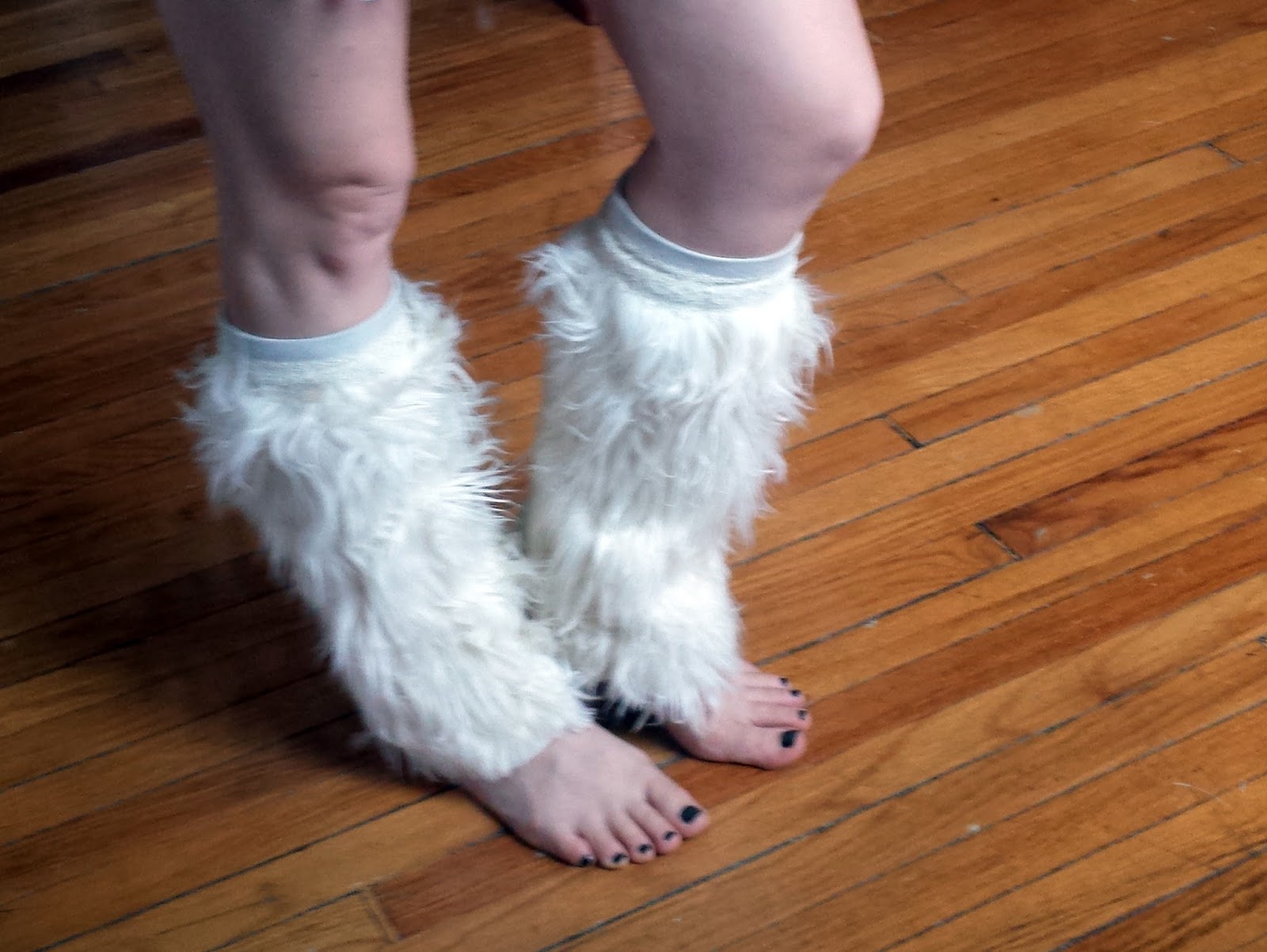 Made by Theresa: DIY furry leg warmers