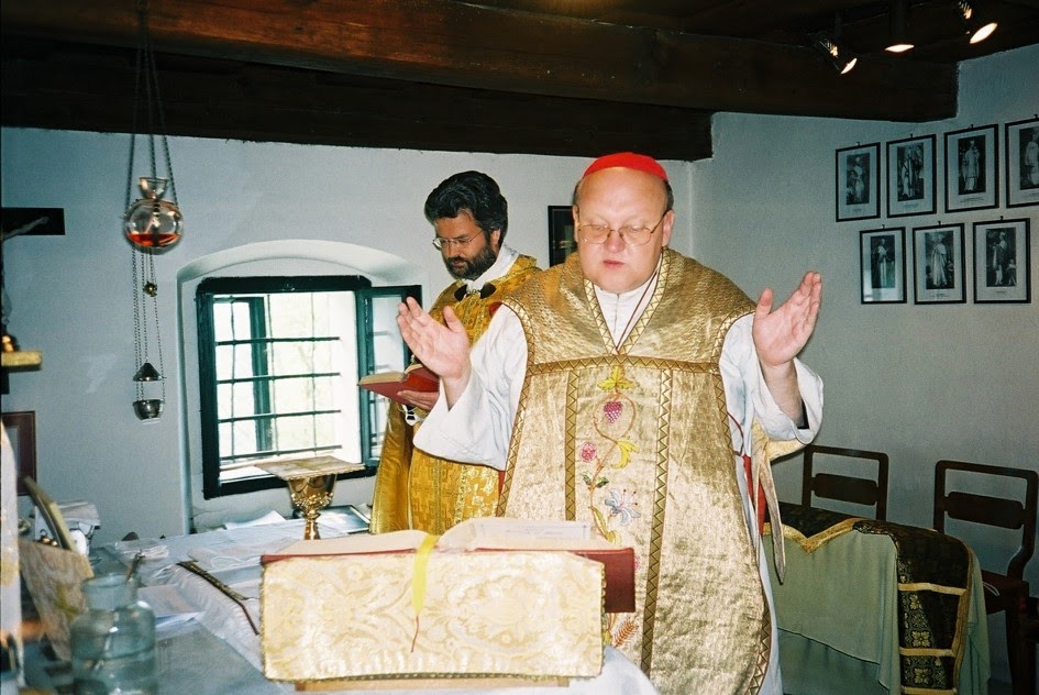 REX!: Kdo je „biskup“ Koráb? (2014)