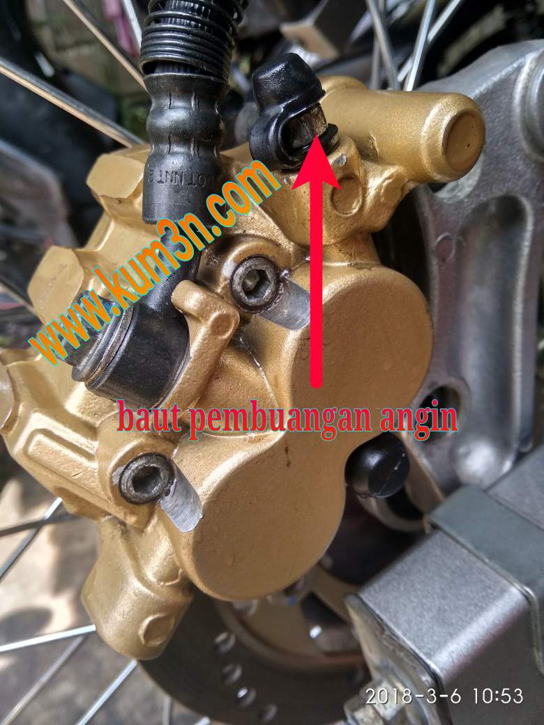 Mengganti seal master rem cakram belakang ninja R - Kum3n.Com