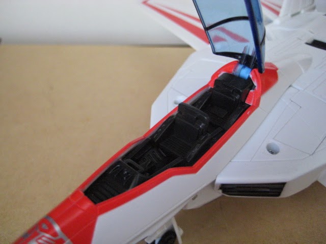 ChCse's blog: Toy Review: Transformers Generations Jetfire (Leader)