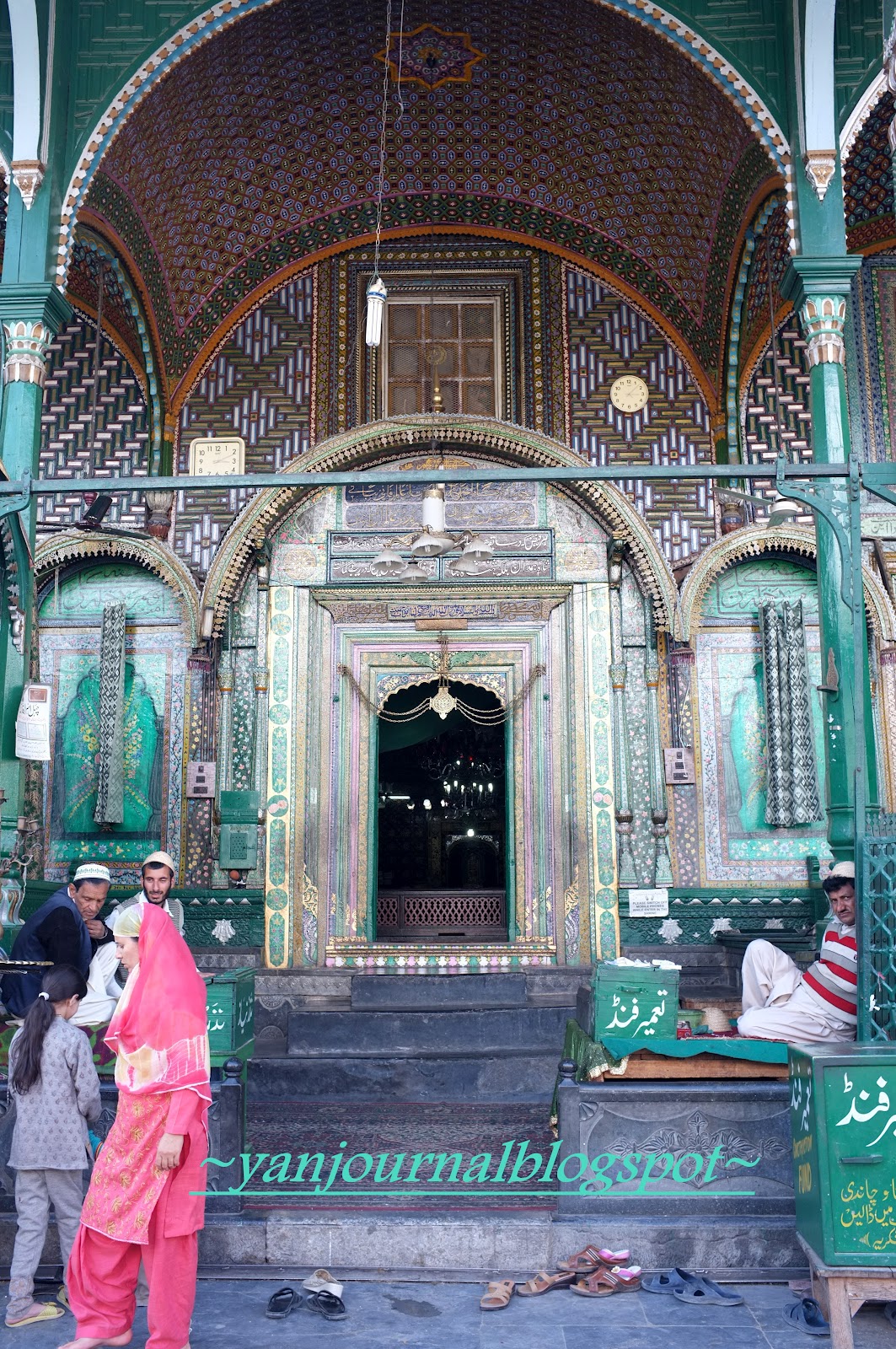 Yan's Family, Frens, Travel, And Food Journal: Shah E Hamdan Mosque in ...