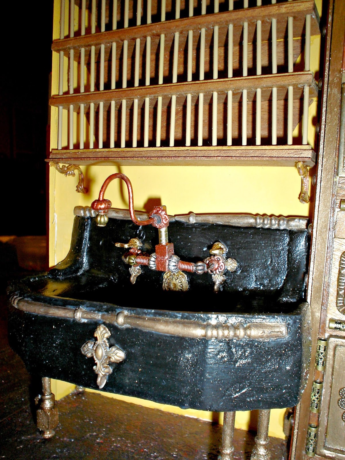 Miniature Endeavors: [Overheard in The Forum] Kitchen Faucet Tales