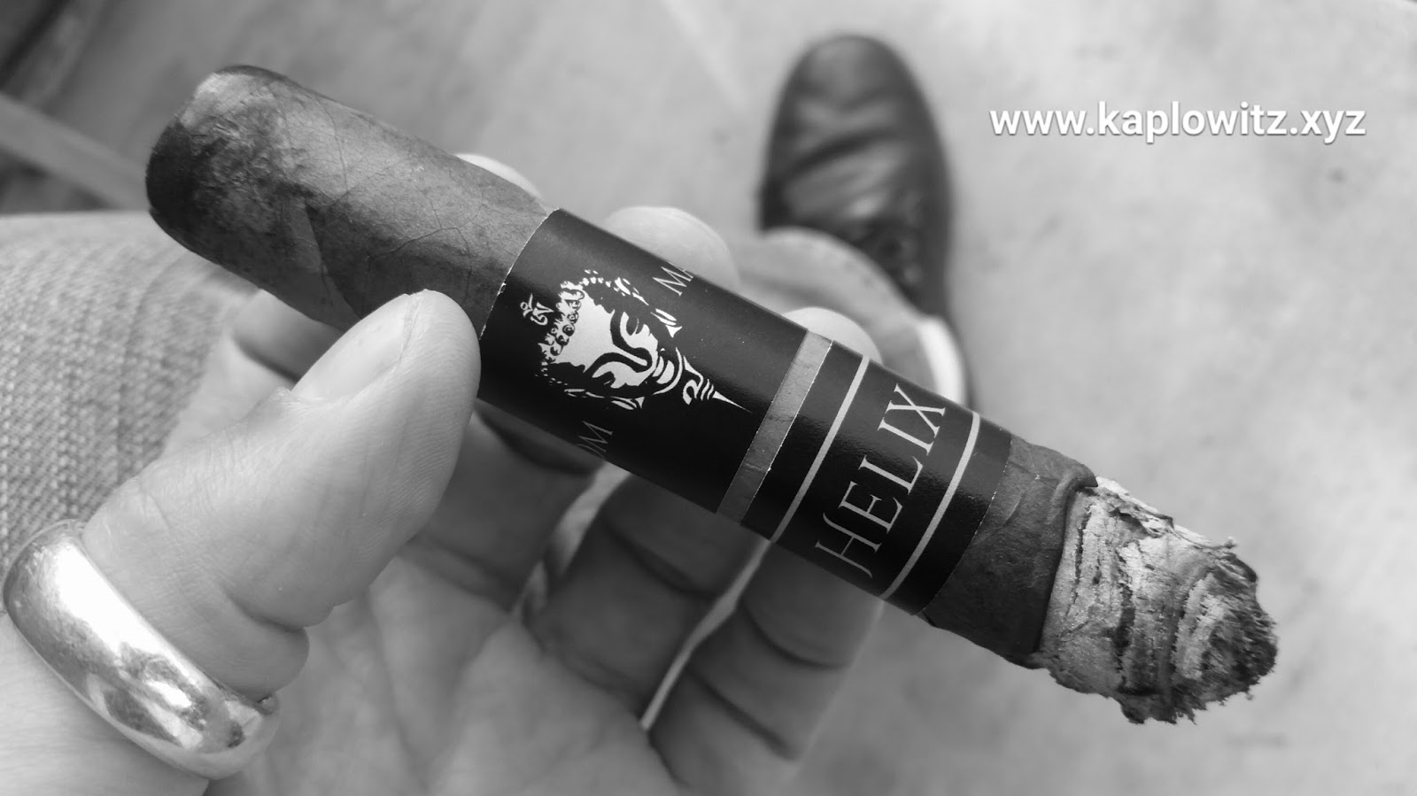 Kaplowitz Media.: Om Mani Helix - A Three Stooges Cigar Review
