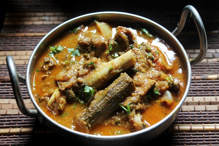 Elumbu Kuzhambu Recipe | Mutton Bone Kuzhambu Recipe